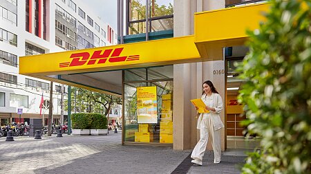 DHL EXPRESS | Express package abroad, online shipping calculation