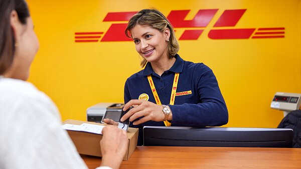 DHL EXPRESS | Express package abroad, online shipping calculation